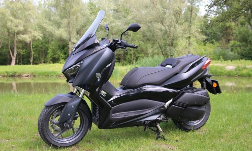 Test Yamaha XMAX 300 Iron Max - skúter na vrchole reťazca - motocykel.sk
